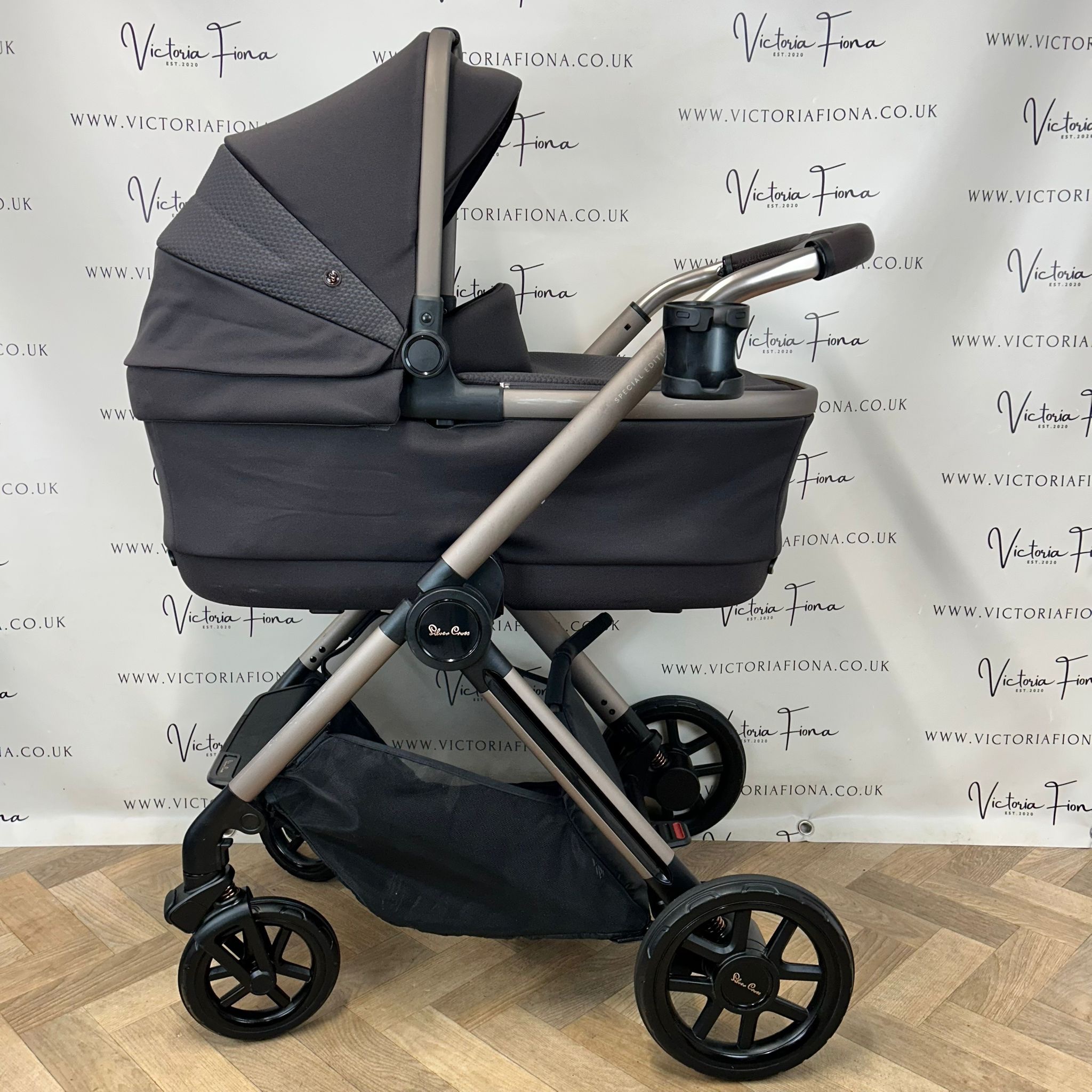 PRELOVED Silver Cross Reef 2 Carrycot & Pushchair - Ganache - Victoria ...