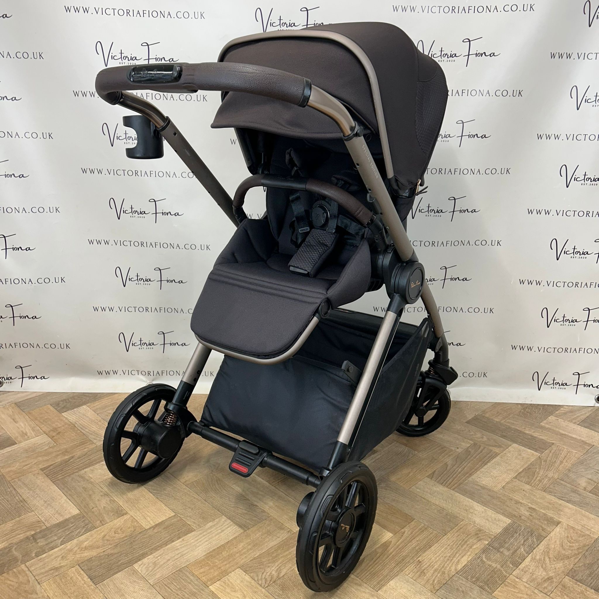 PRELOVED Silver Cross Reef 2 Carrycot & Pushchair - Ganache - Victoria ...