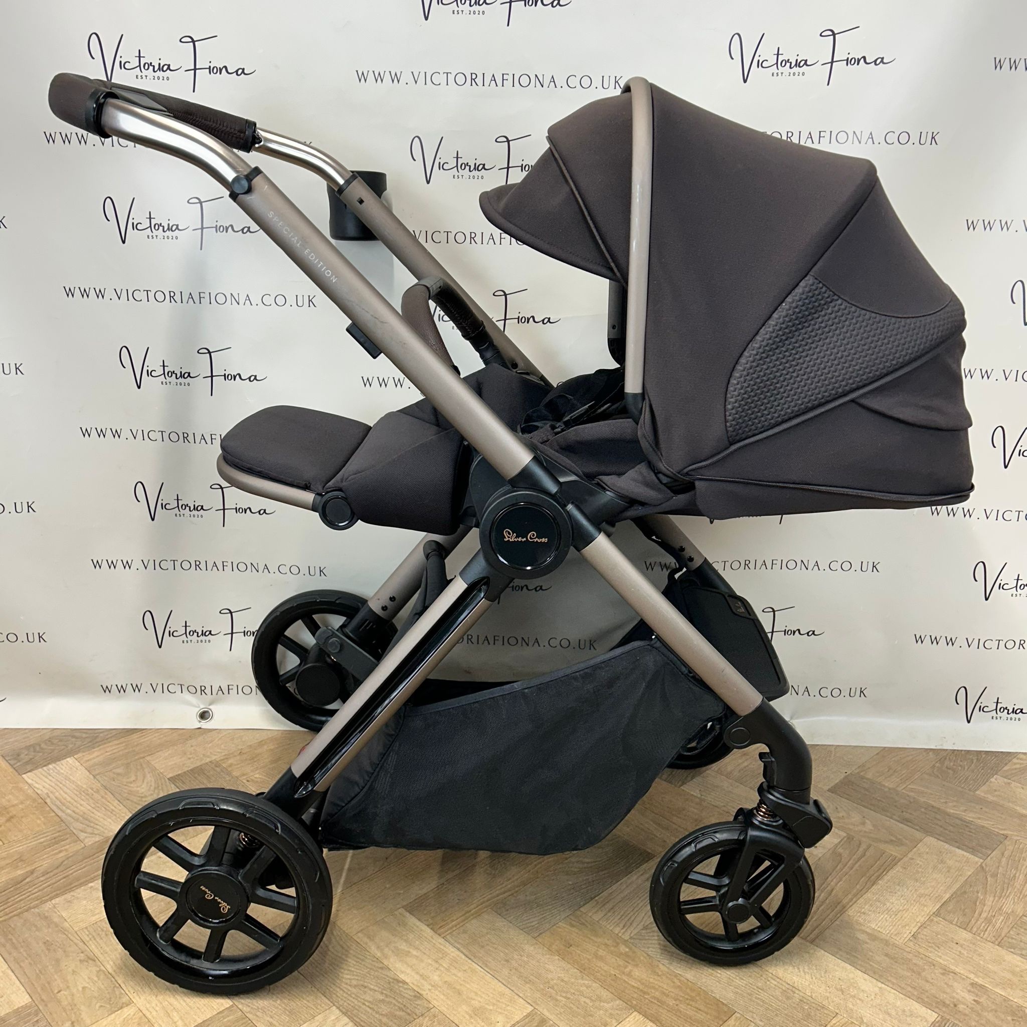 PRELOVED Silver Cross Reef 2 Carrycot & Pushchair - Ganache - Victoria ...