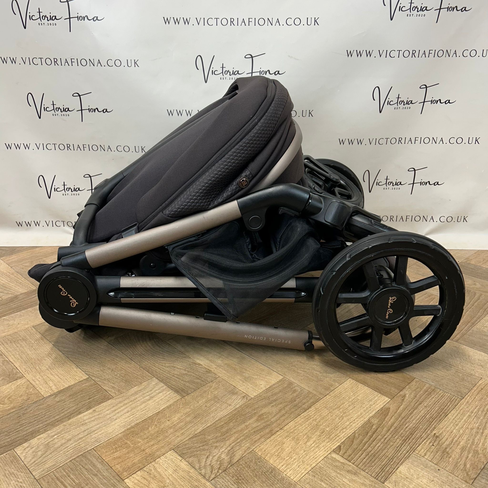 PRELOVED Silver Cross Reef 2 Carrycot & Pushchair - Ganache - Victoria ...