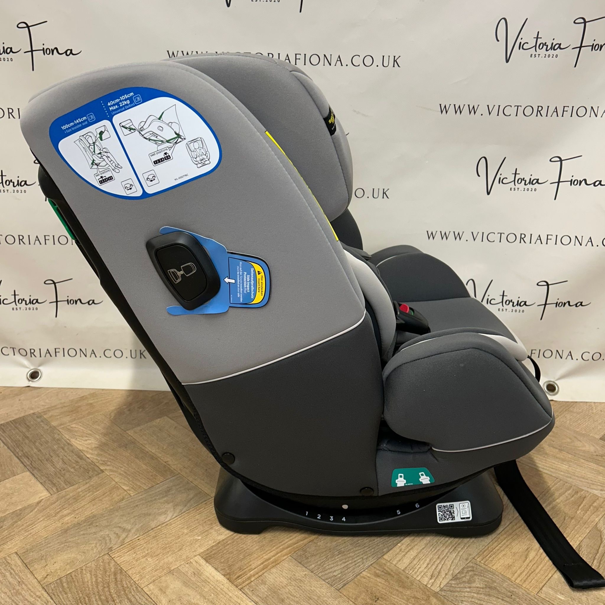 NEW Graco Slim Fit™ R129 Car Seat R129 - Iron Grey - Victoria Fiona