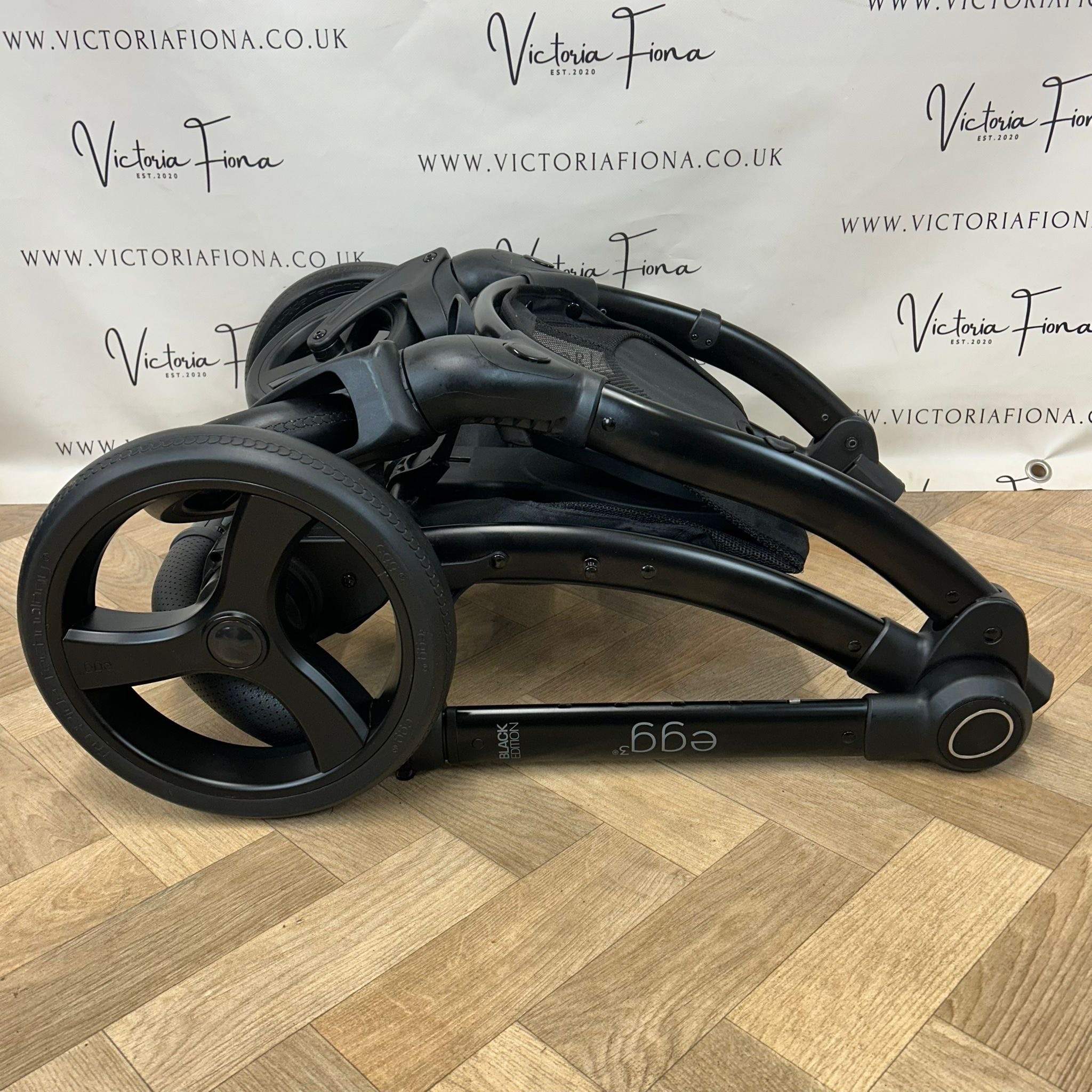 PRELOVED Egg 3 Pushchair & Carrycot - Black Edition - Victoria Fiona